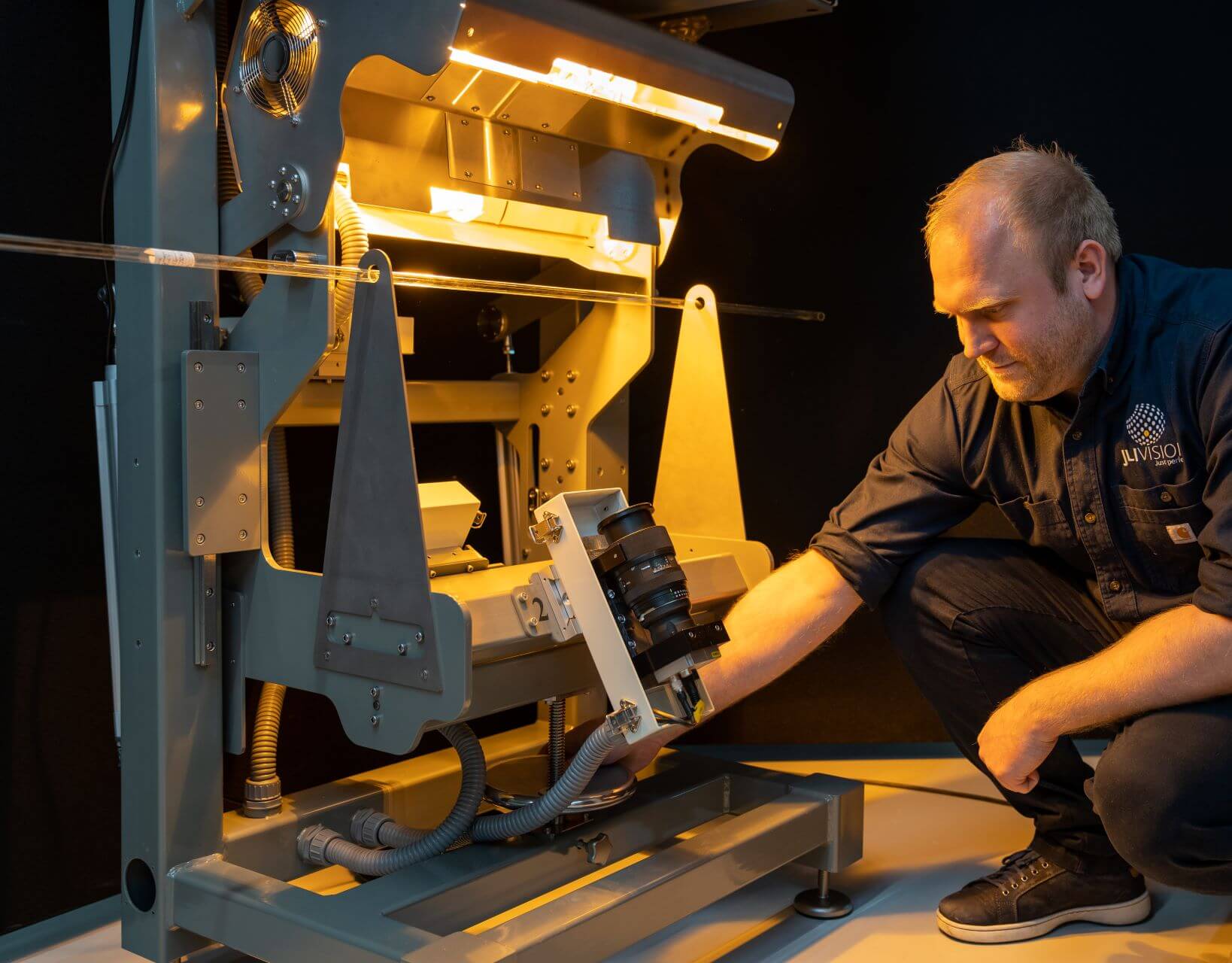 Case Study: Inspecting quartz tubes with hybrid vision | JLI vision